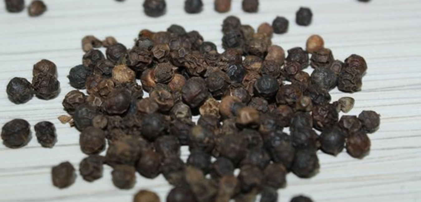 5 Benefits of drinking black pepper water in the morning