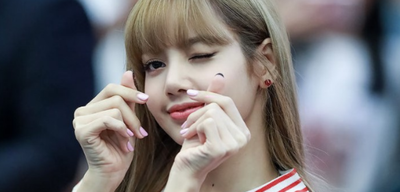 10 Pictures that prove BLACKPINK’s Lisa has the cutest smile